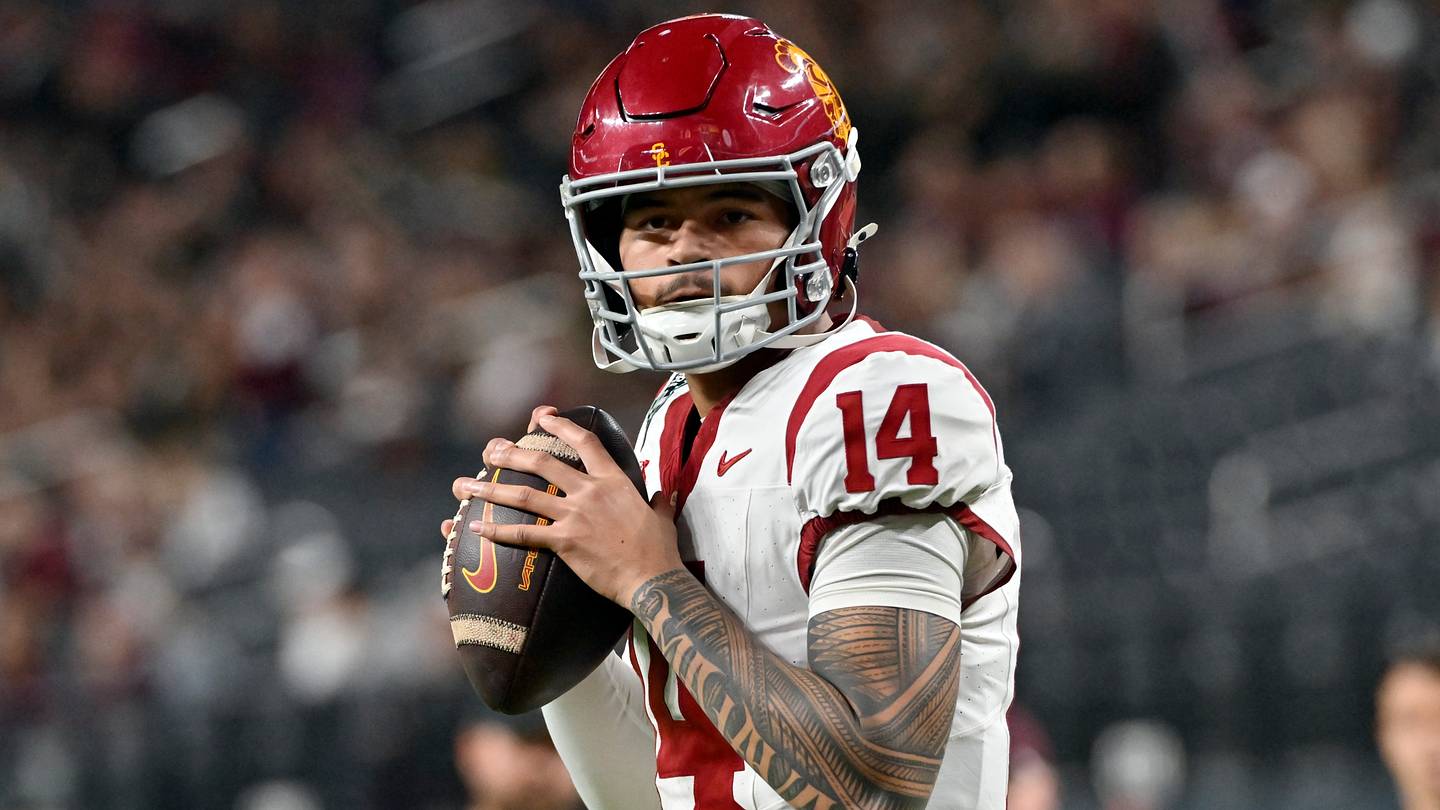 USC looks to earn commitment of class of 2027 quarterback Peyton Houston