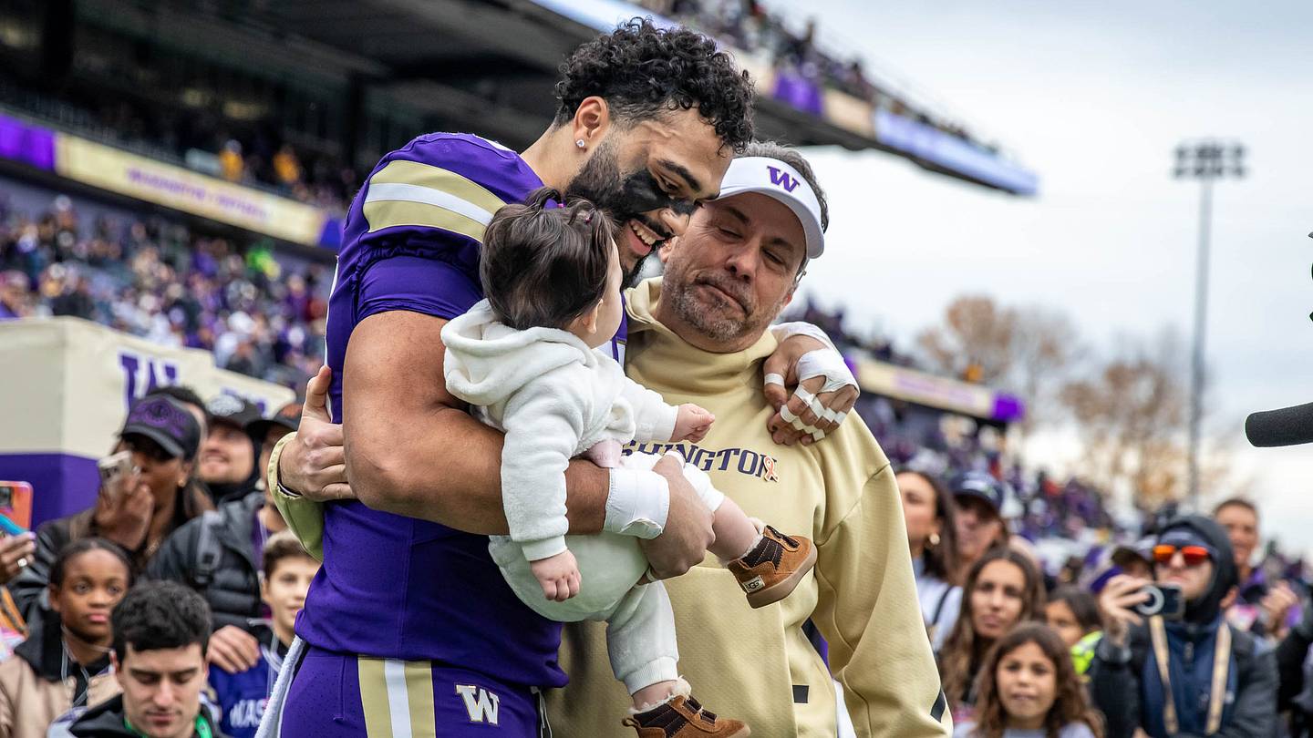 Huskies' Quentin Moore Mixes Family and Football