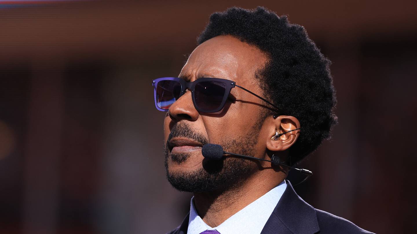 Social media reacts to Desmond Howard eating sack lunch instead of Ohio ...