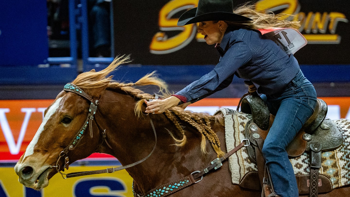 NFR Average Leaders As Gold Buckle Contenders Head Into Round 10