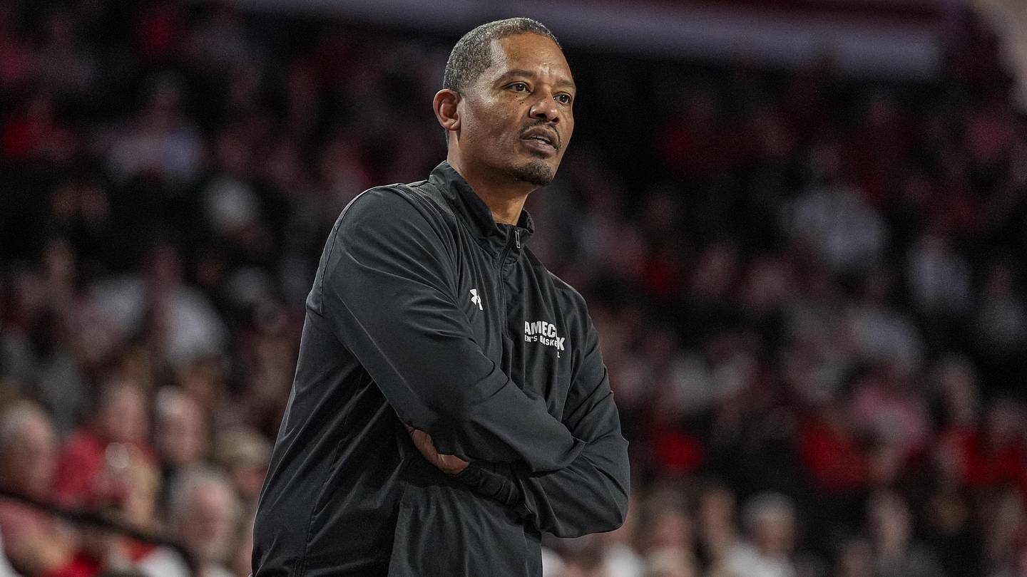 REPORT: Lamont Paris Likely to Return for Another Season at South Carolina