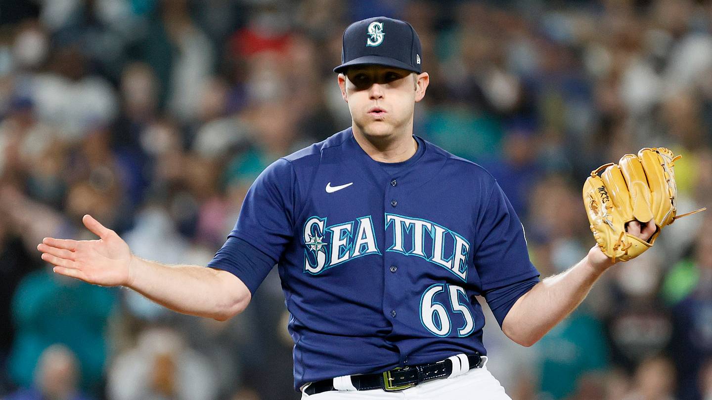 Former dominant Mariners reliever opens up about emotional retirement ...