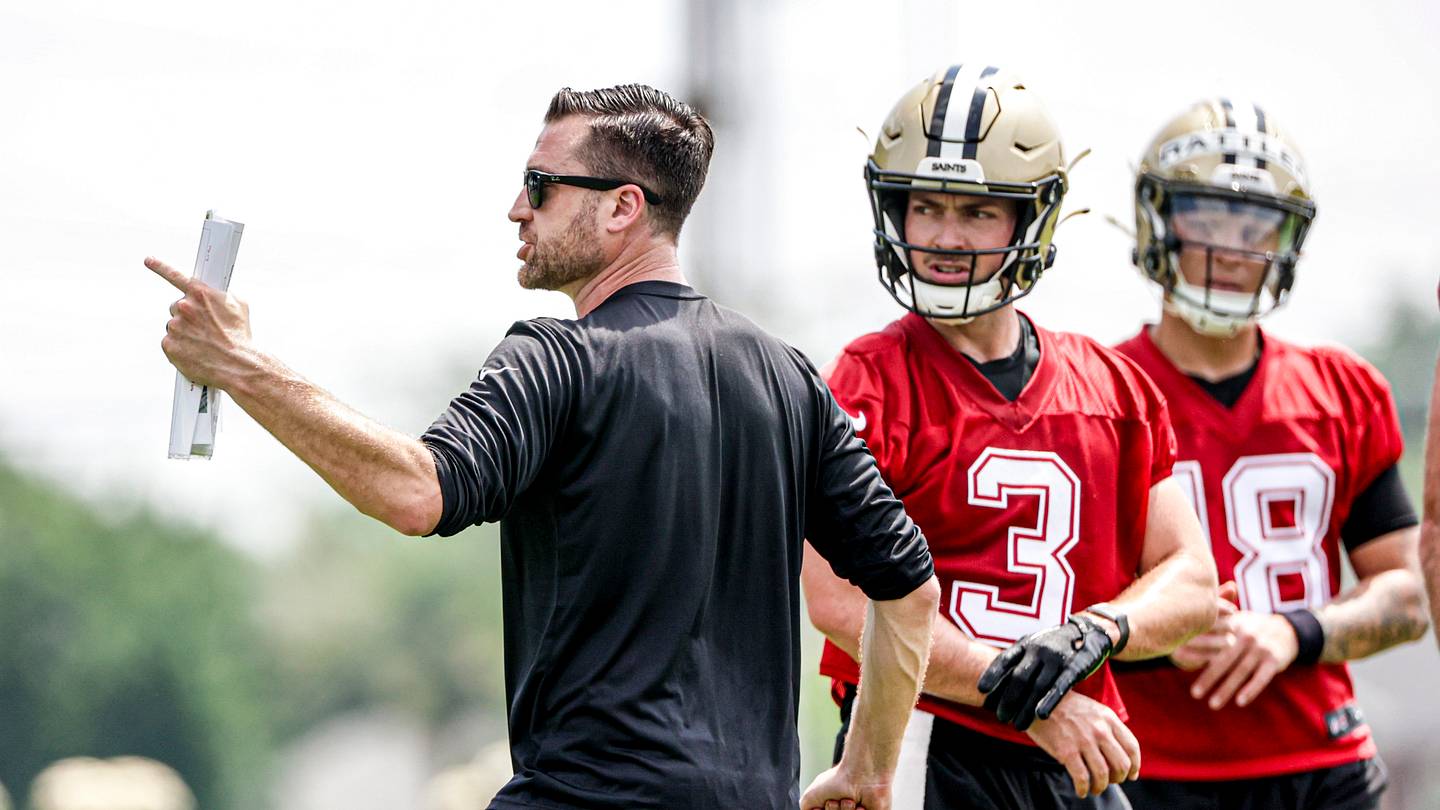 Dennis Allen details Saints’ quarterback plan for Week 8 if Derek Carr ...