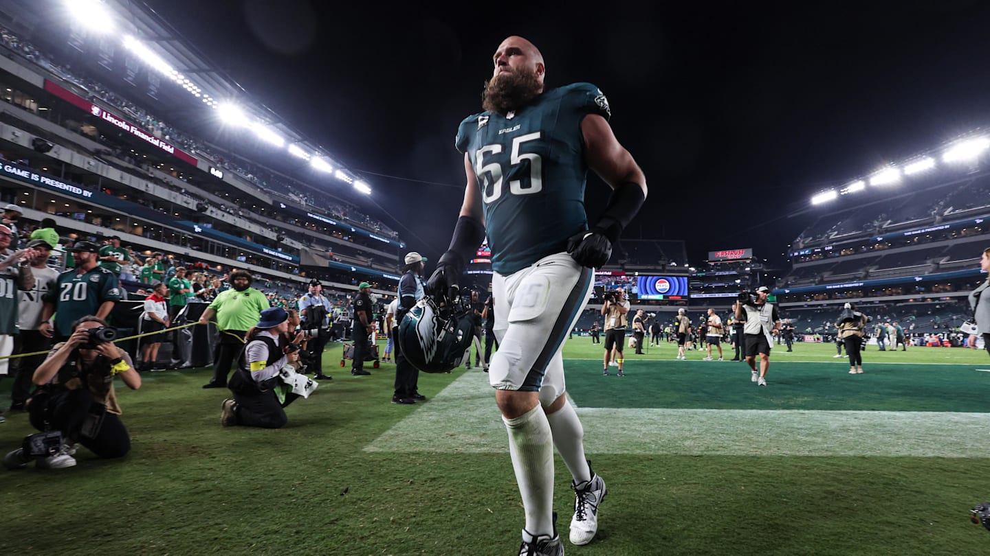 Eagles’ Lane Johnson's Perfect Reaction After Being Carted Off
