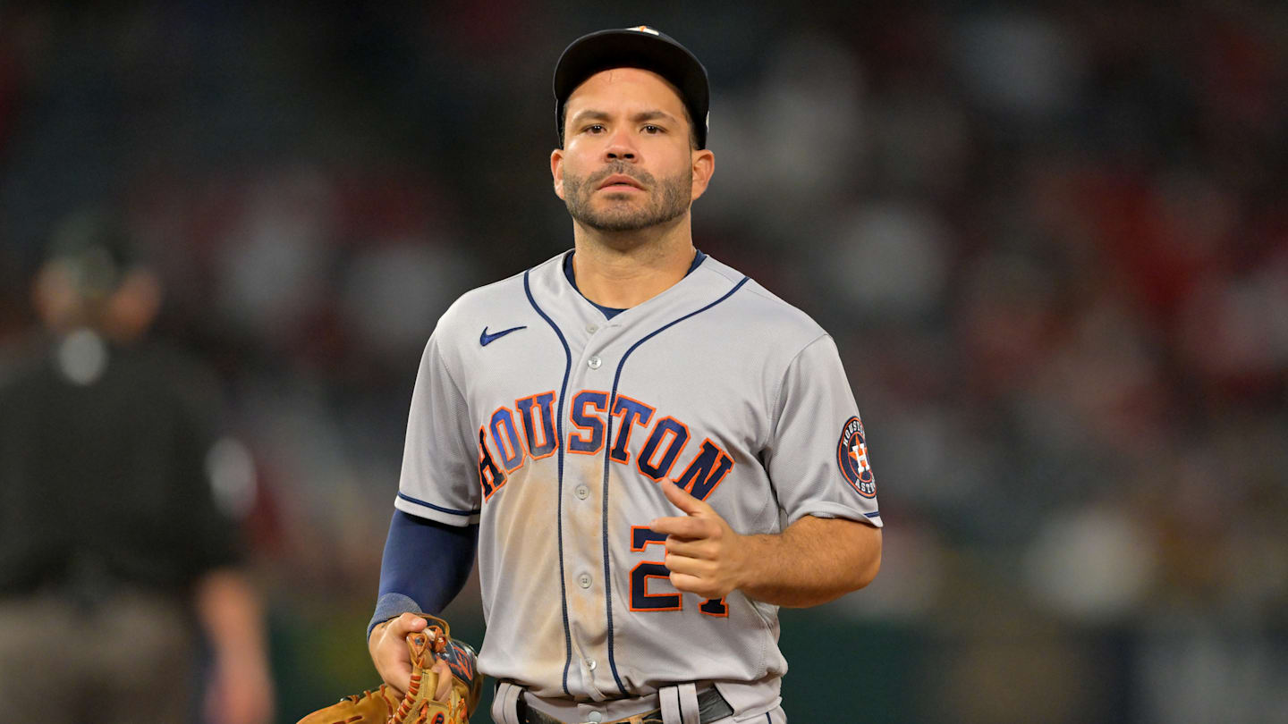 Astros bizarre lineup tweak highlights unexpected flaw in Jose Altuve position switch