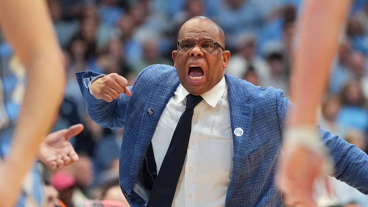 Even one of Hubert Davis’ former UNC teammates knows it’s time for a change