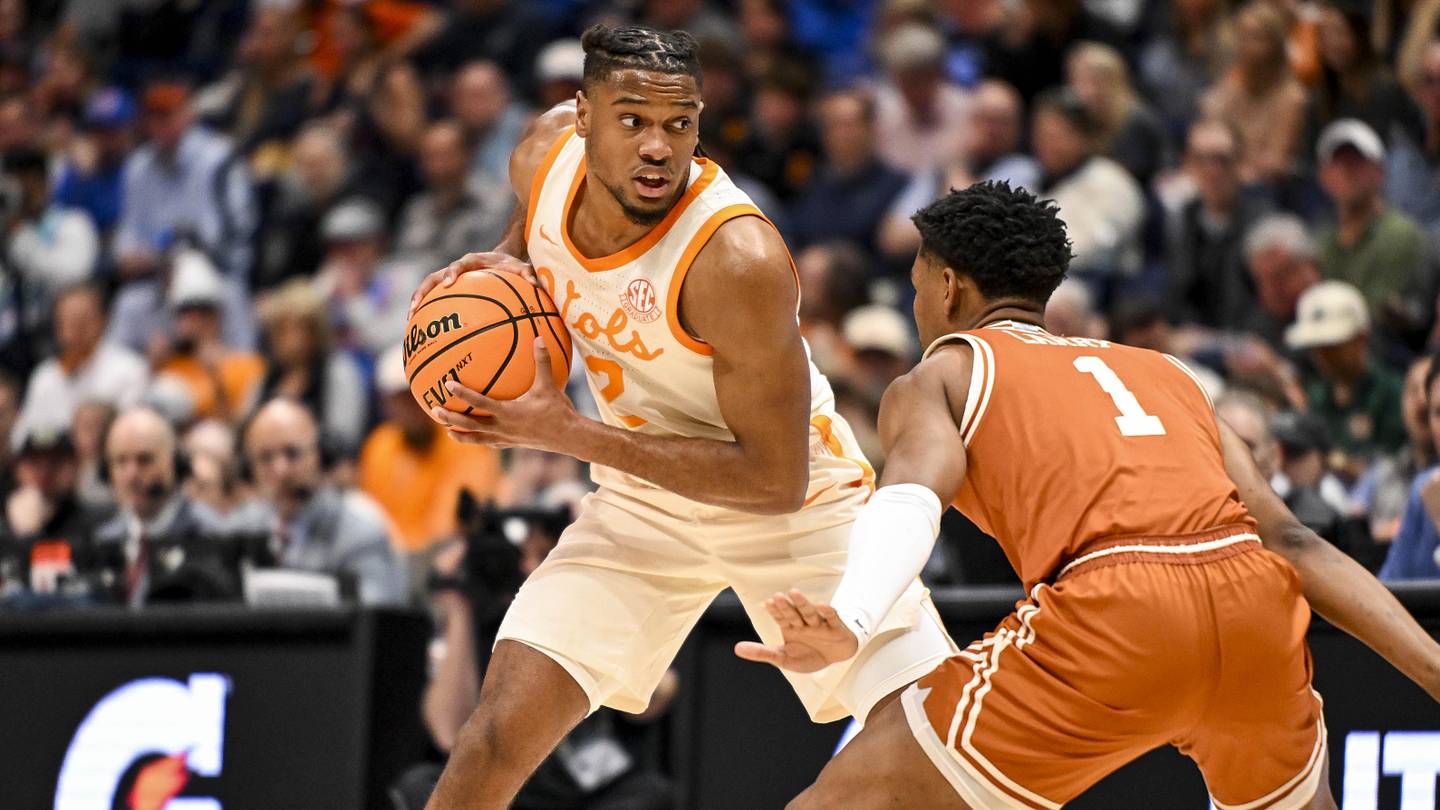 Tennessee Volunteers Defeats Texas Longhorns, Advances to SEC Semifinals