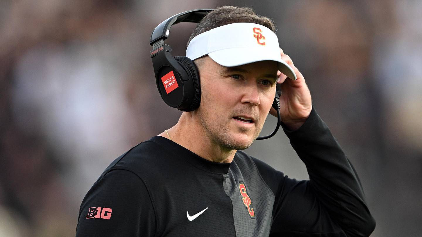 USC Coach Mike Ekeler Makes Opinion on Lincoln Riley Very Clear