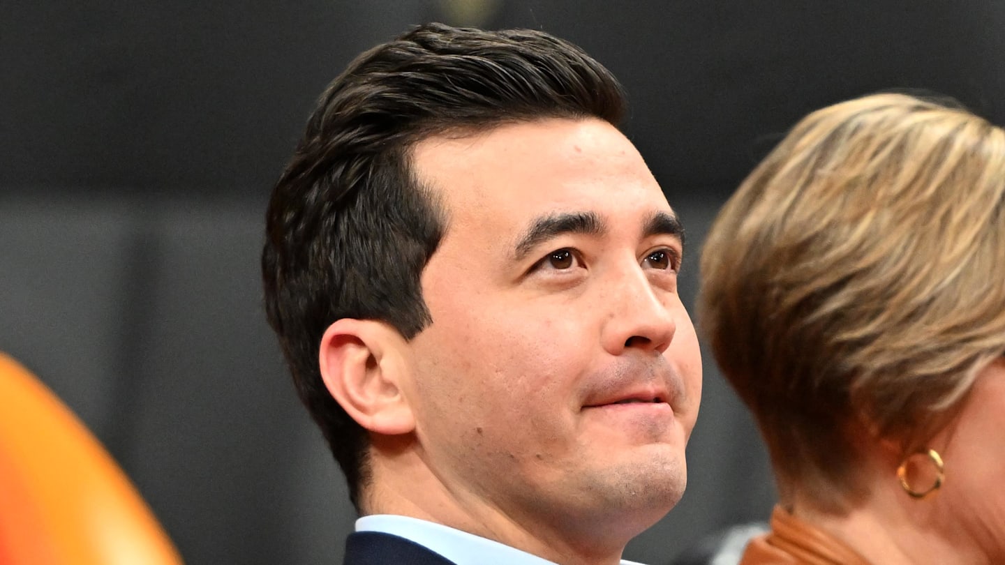 Raptors fill final two-way slot with familiar face