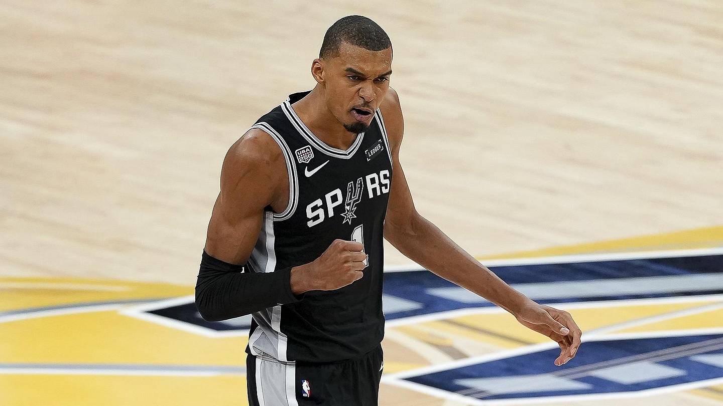 Kalshi vs. Polymarket: Who Has the Best Knicks-Spurs Prices