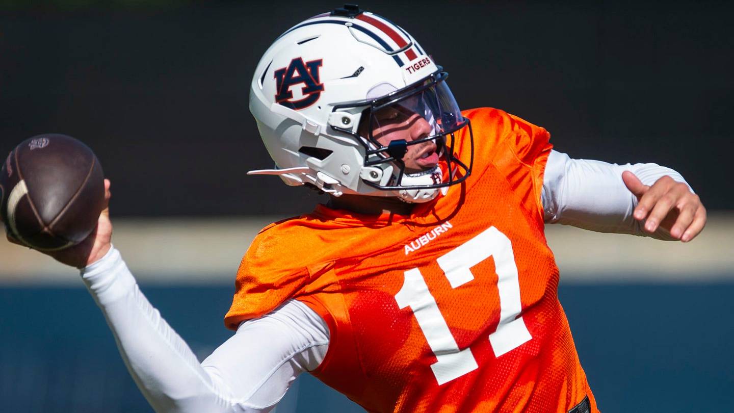 The internet is losing its mind over footage of Byrum Brown at Elite 11 ...