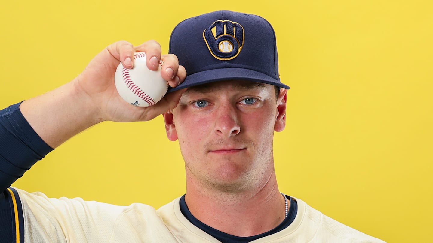 Brewers promote Craig Yoho to major league roster