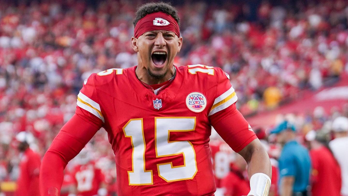 Chiefs Sign Patrick Mahomes to Record-Setting Contract Extension