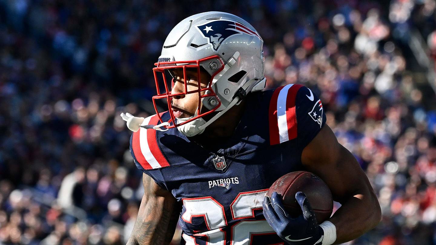 Patriots RB Misses Final Practice Before Playoff Showdown