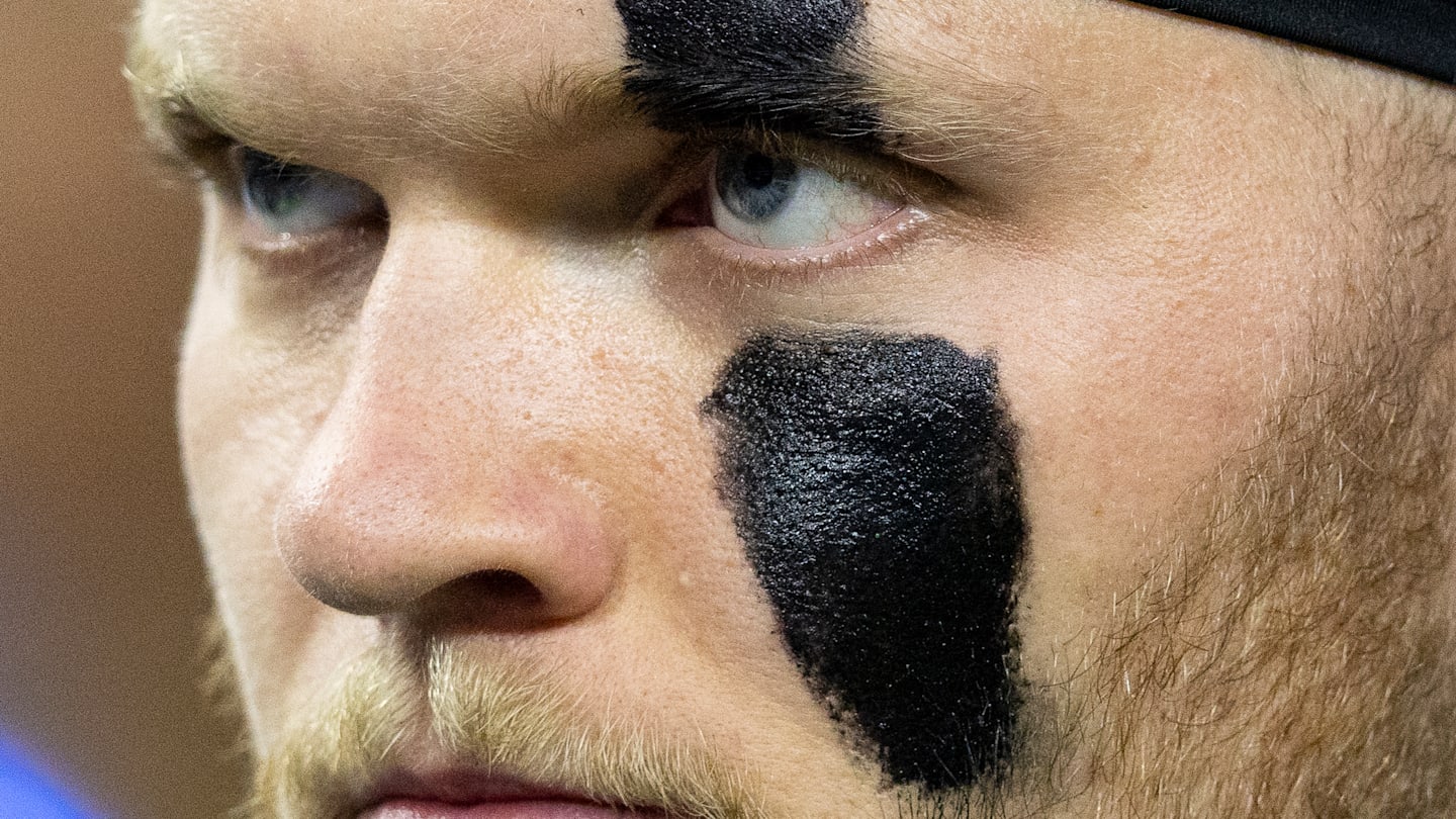 Despite injury, Aidan Hutchinson finds himself inside PFF's top five ...