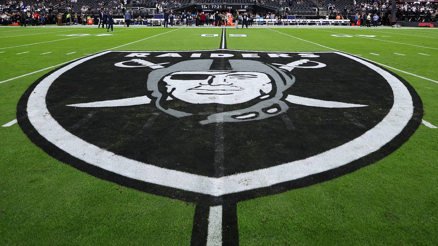 Raiders Aidan O'Connell, Darren McFadden team up for USAA Salute to ...