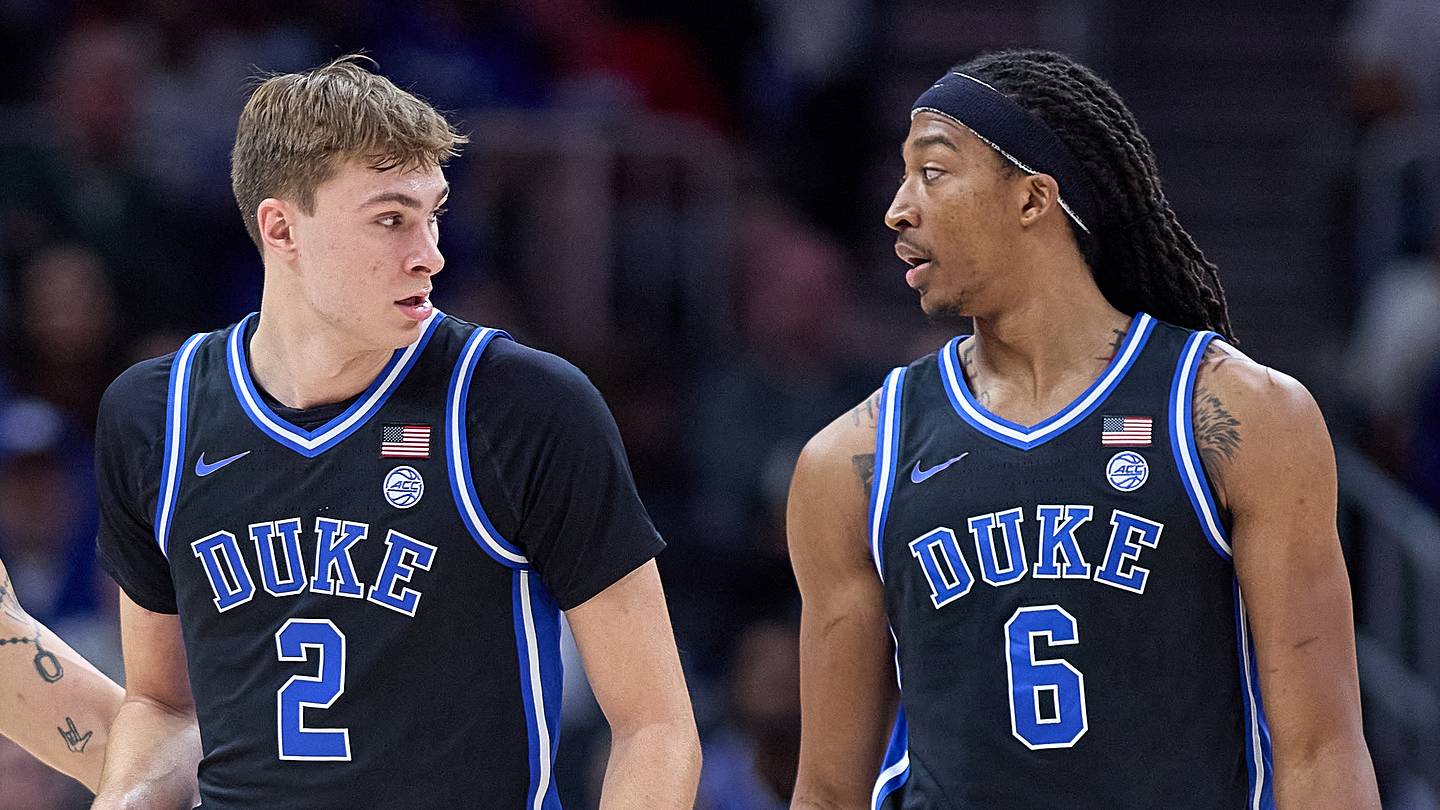 Duke basketball defensive wizard suffers dislocated shoulder in blowout ...