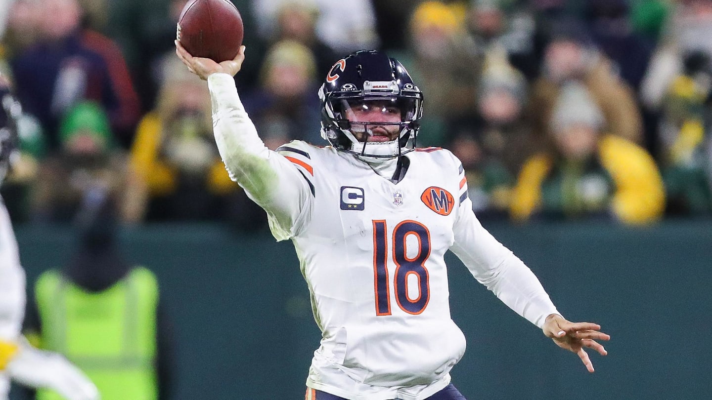 Caleb Williams' ultimate response to late INT vs. Packers proves he's ...