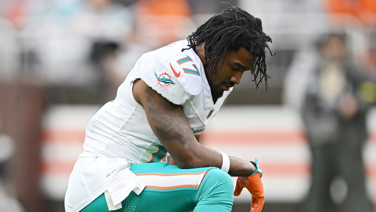 Dolphins won't trade Jaylen Waddle, but they should maybe listen to offers