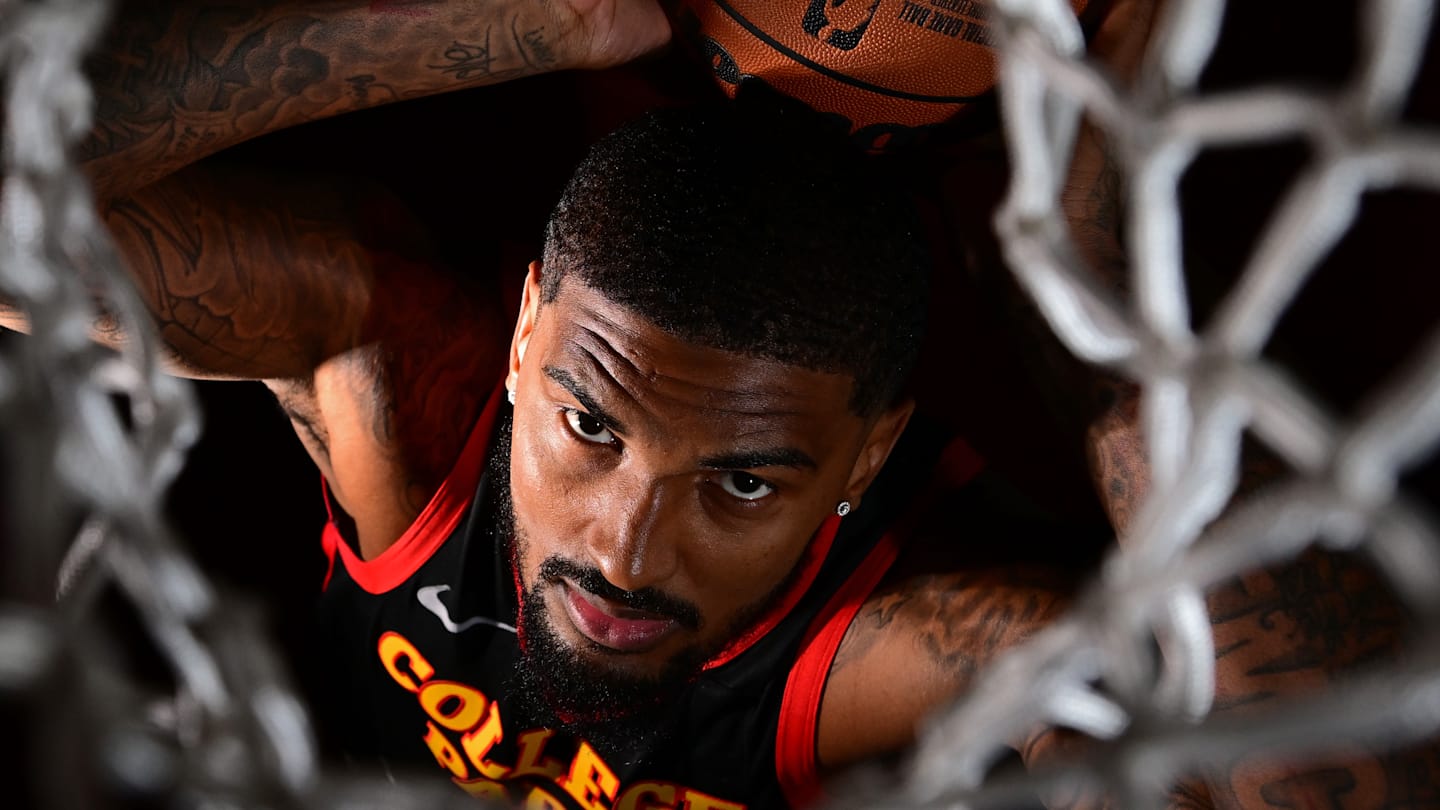 Hawks sign stretch five Malik Williams to fill newly-created gap