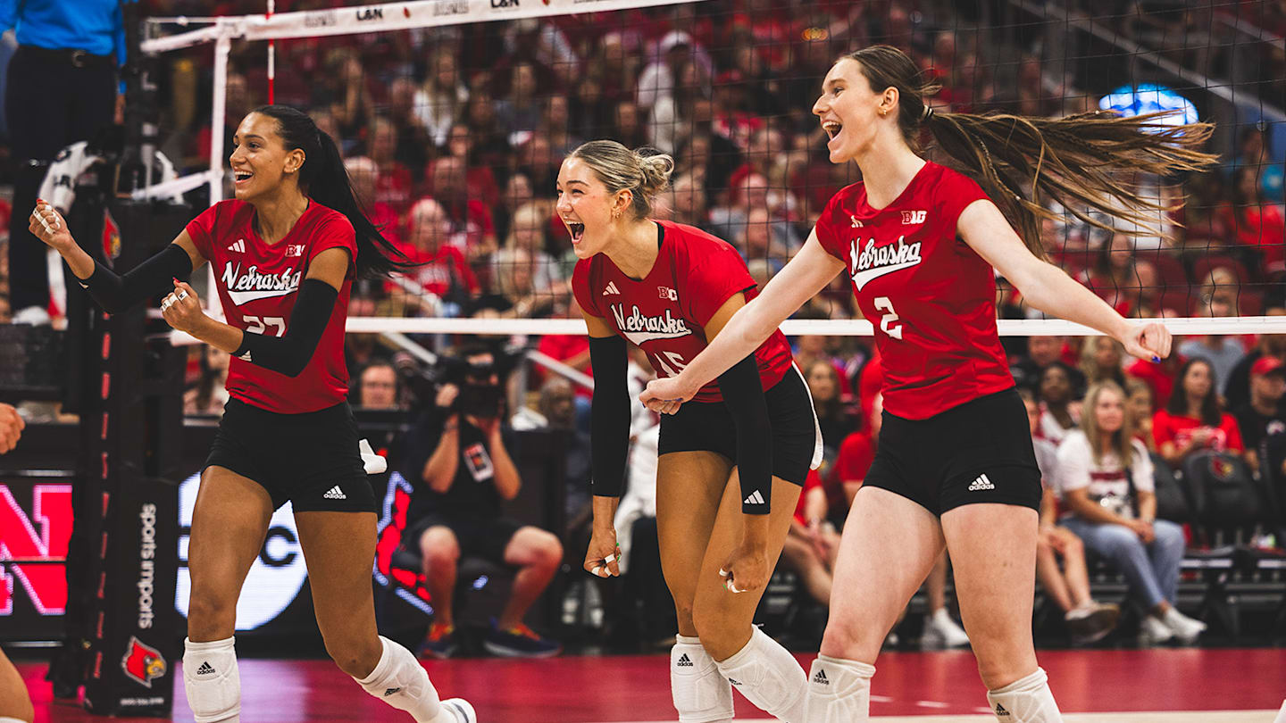 Another Top-5 Sweep for Nebraska Volleyball; Huskers Dominate ...