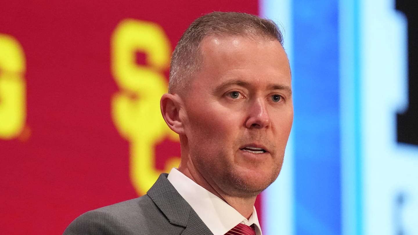 Coaching Salary Ranking Puts Pressure on Lincoln Riley, USC