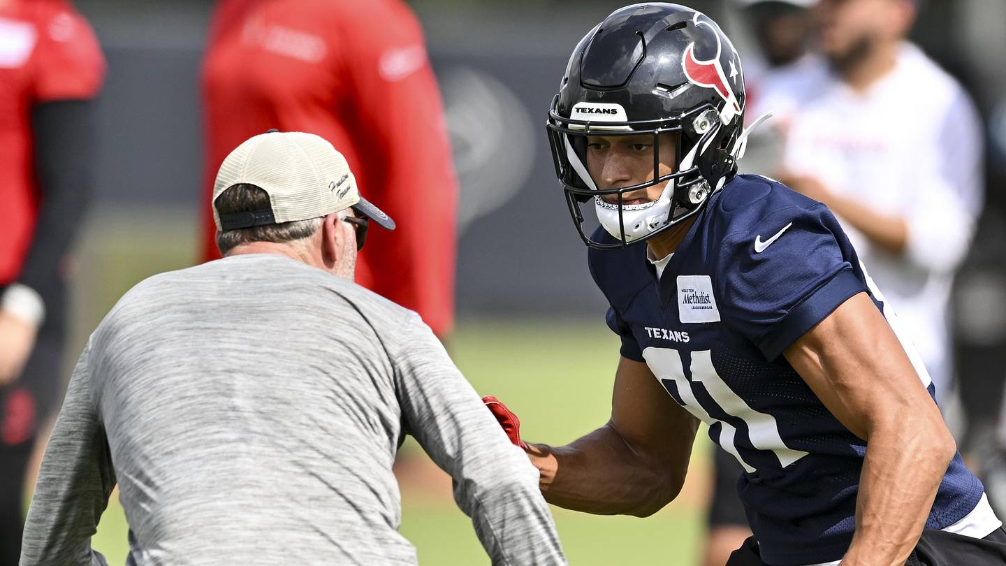 Texans CB Duo Gives Rookie his 'Welcome-to-the-NFL Moment' in Training Camp