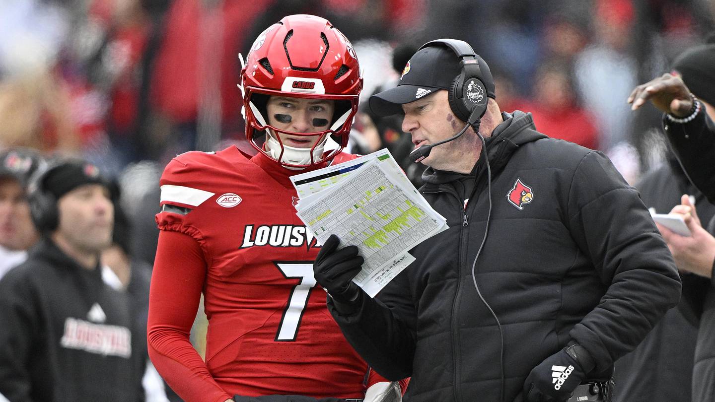 Watch: HC Jeff Brohm, Louisville Players Preview Boca Raton Bowl vs. Toledo