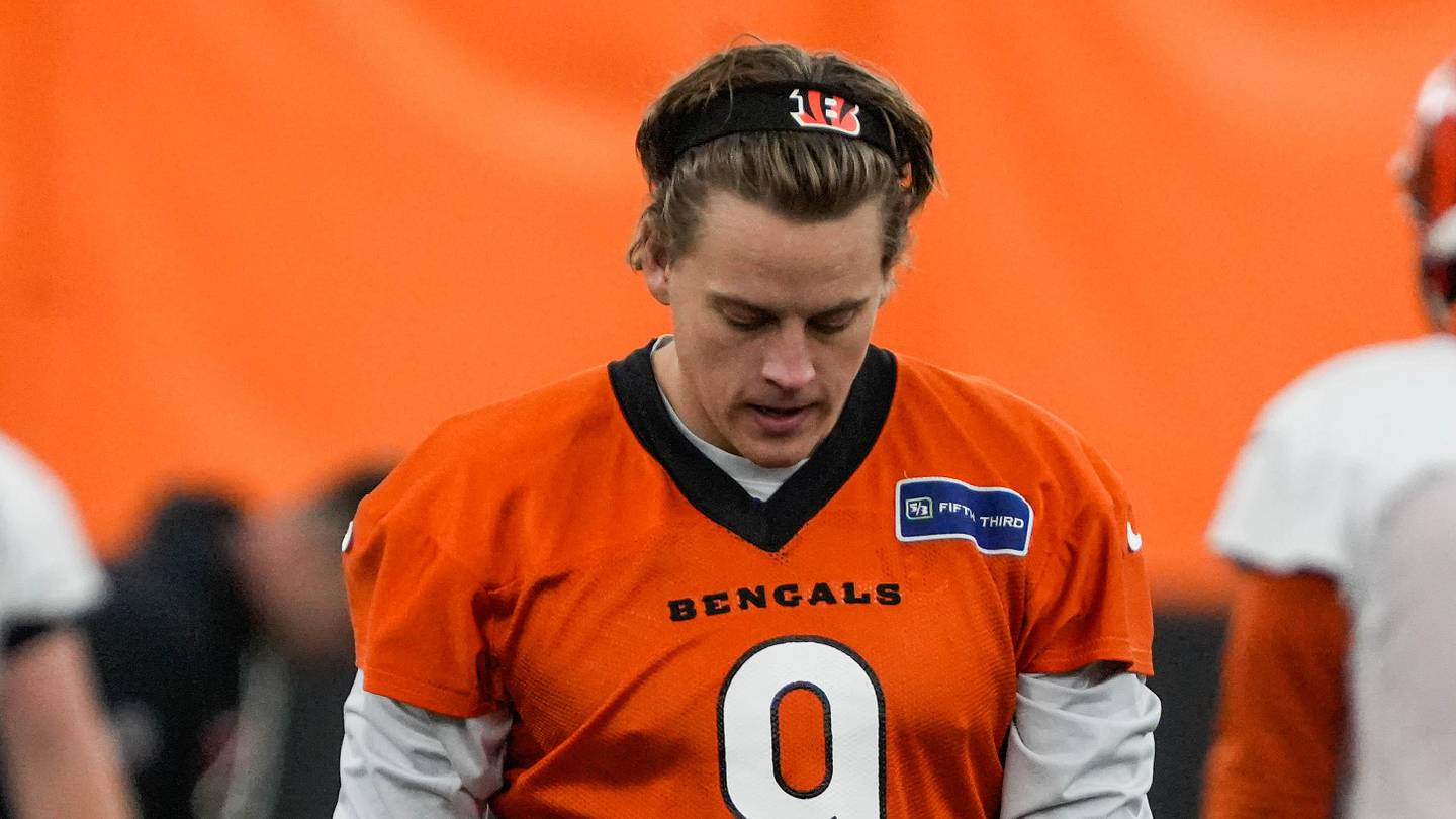 Bengals actually do the sensible thing by not pressing Joe Burrow back ...
