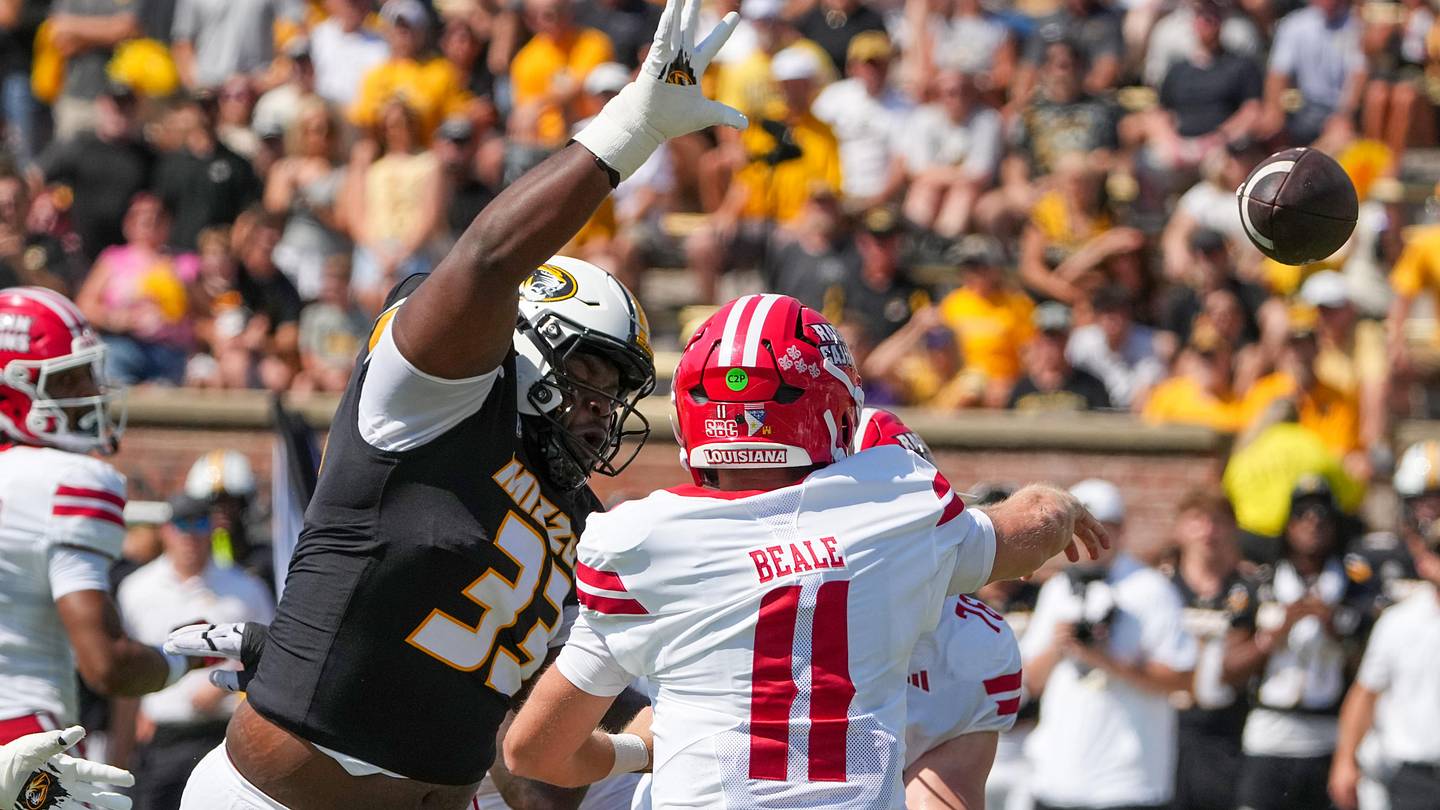Marquis Gracial Ready to Be the 'Old Head' in Mizzou's Defensive Tackle ...