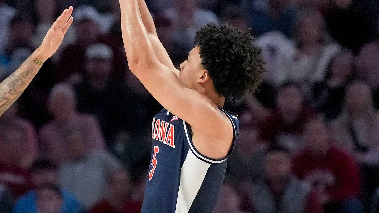Burries Shines in Blowout Win Over Alabama