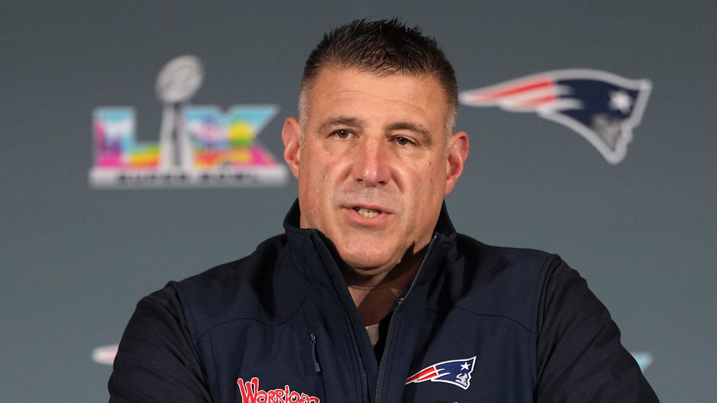 Patriots' Mike Vrabel Named NFL Coach of the Year