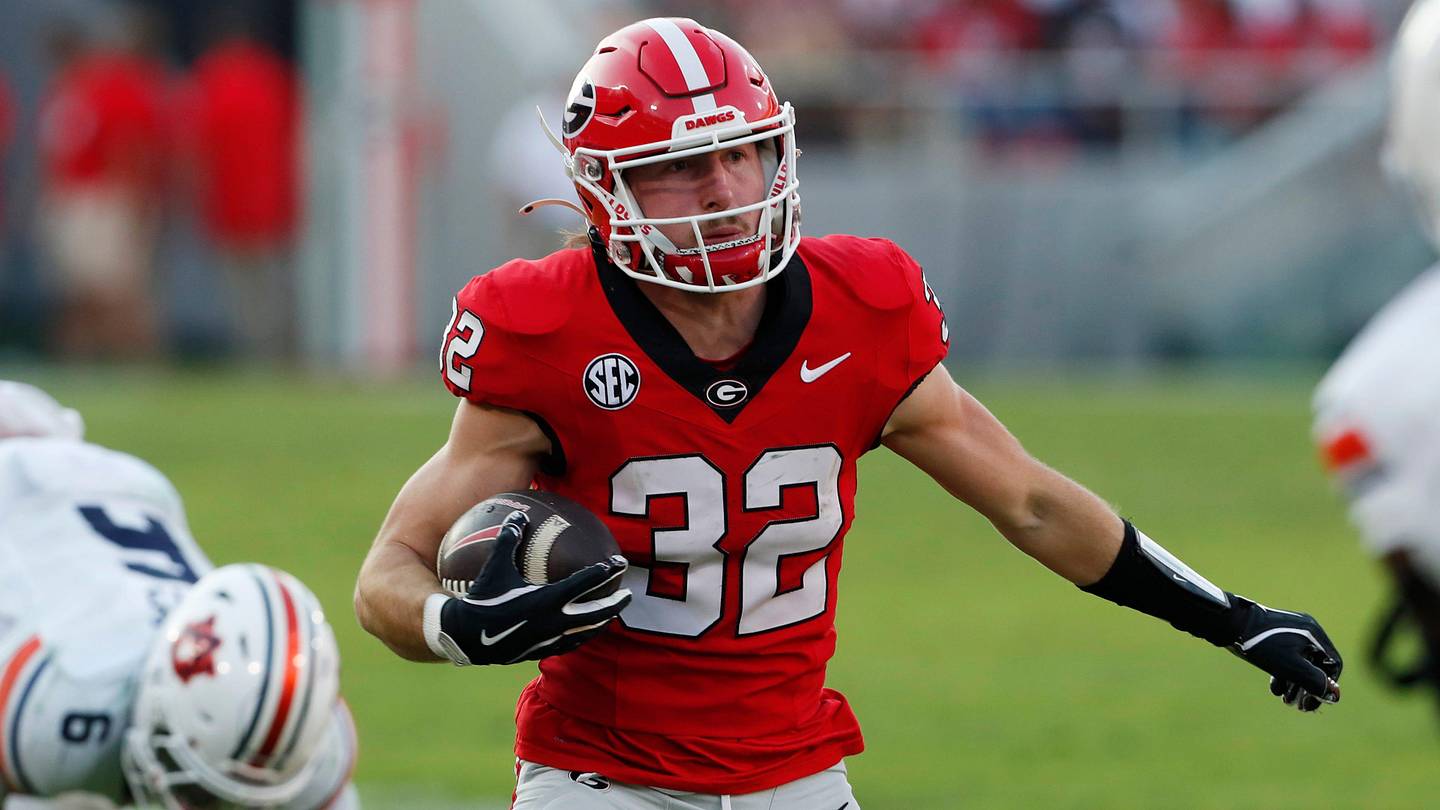 AP top 25 poll: Georgia rises, BYU crashes in college football rankings ...
