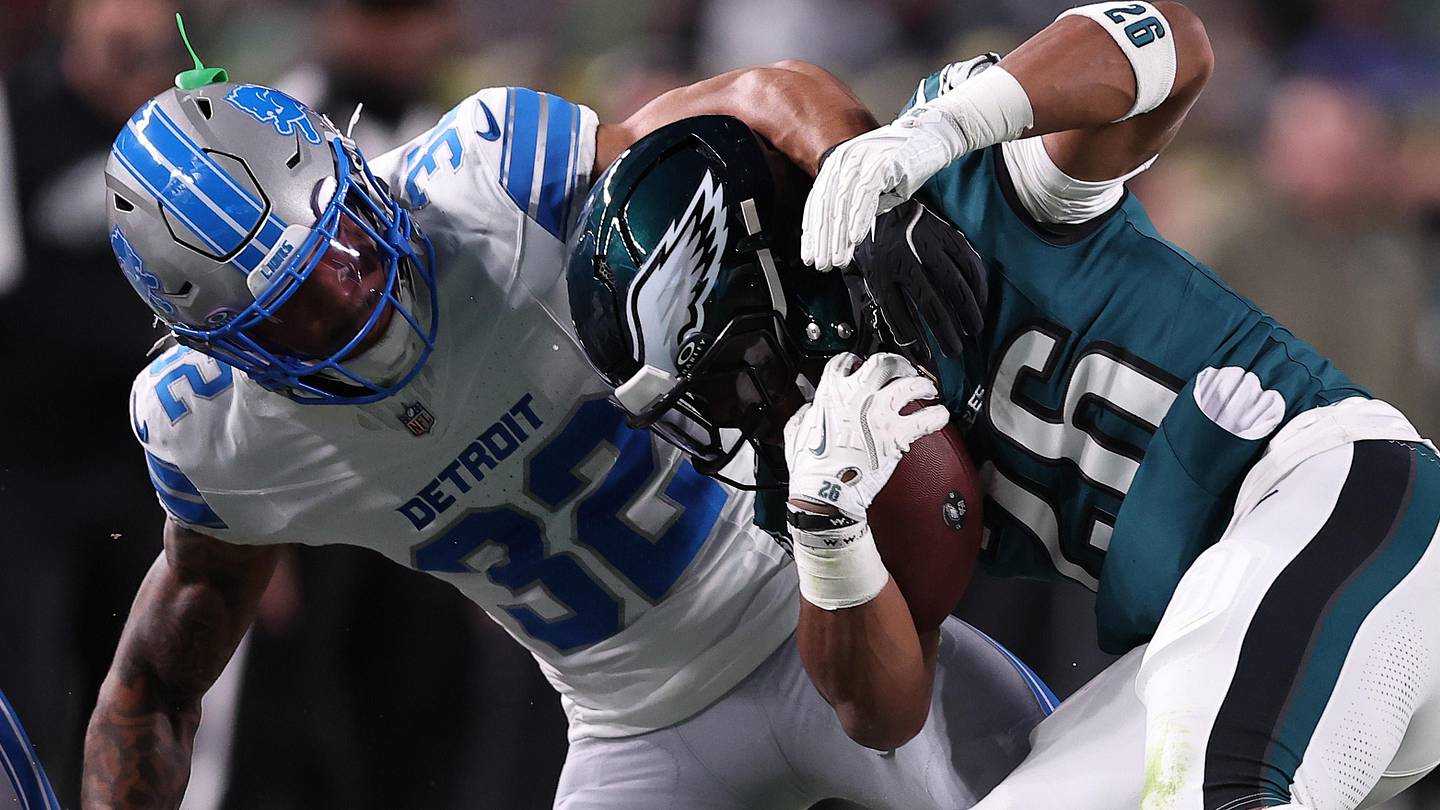 Lifeless Lions Offense Flounders in 16-9 Loss to Eagles
