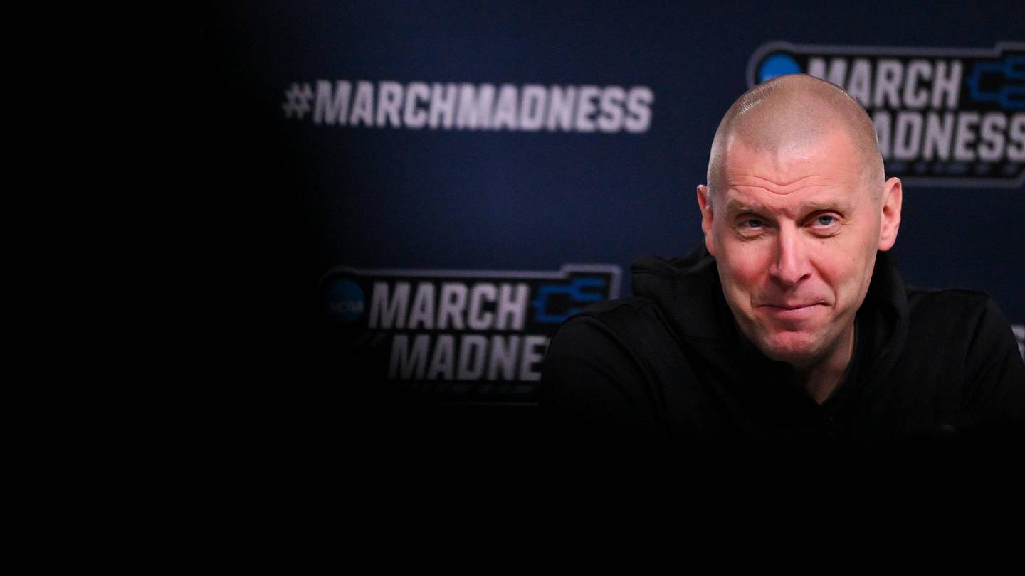 Mark Pope has Kentucky fans thinking his new beard is a sign of serious ...