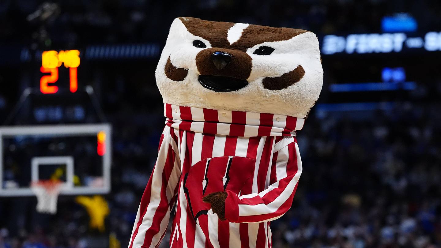 Wisconsin Badgers recruit leads New Zealand in scoring for FIBA World ...