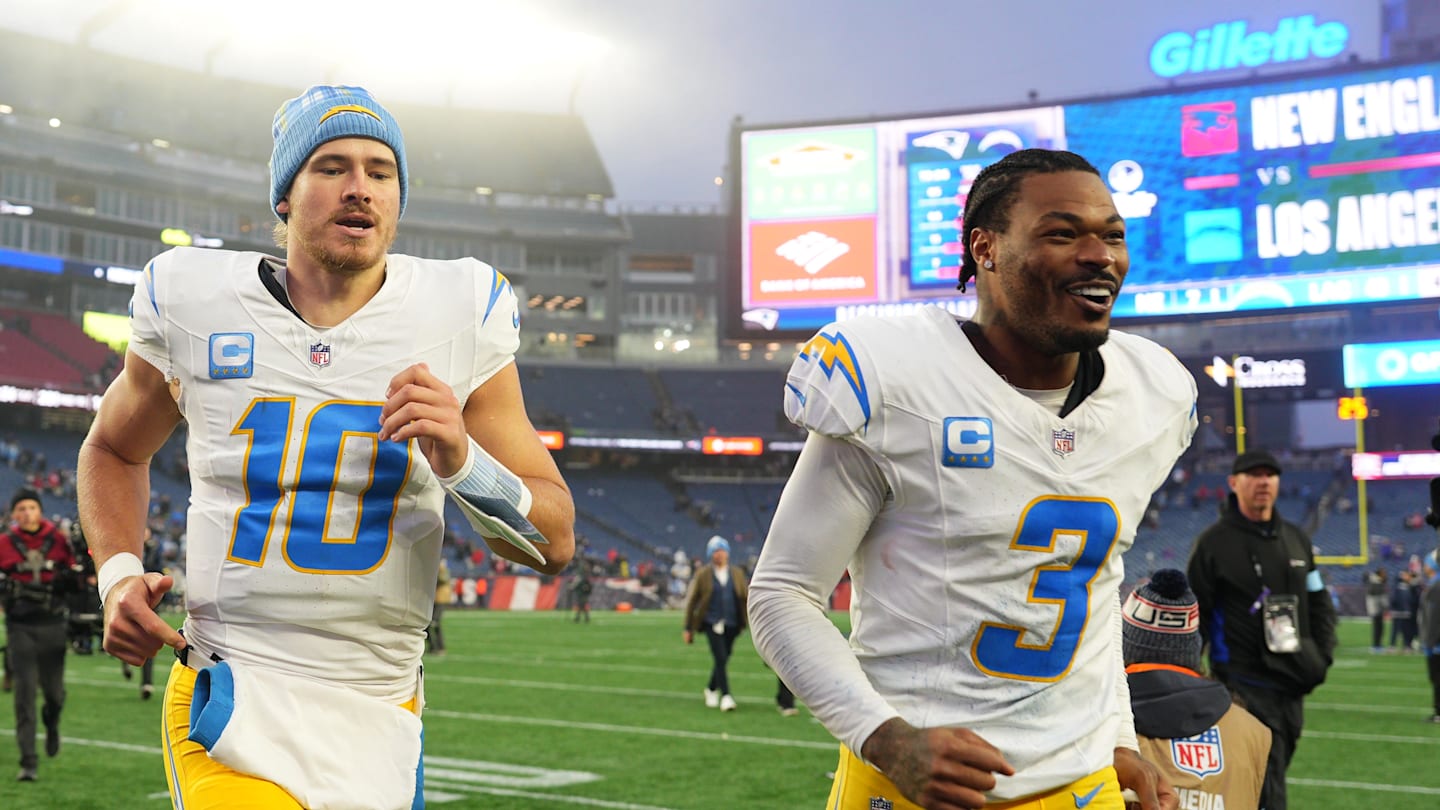 Chargers vs. Patriots early NFL playoff prediction offers a shocker