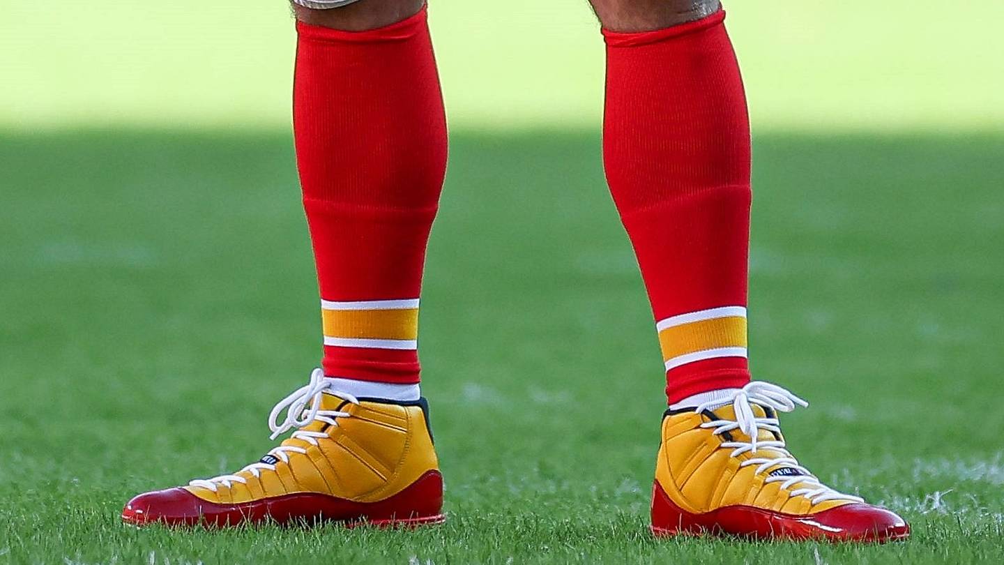 Travis Kelce Debuts Heartfelt Custom Cleats in Chiefs Win