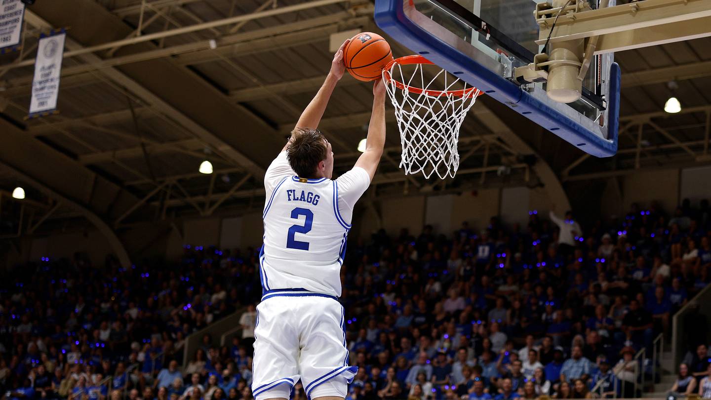 Cooper Flagg posterizes Duke basketball 7-foot-2 freshman center