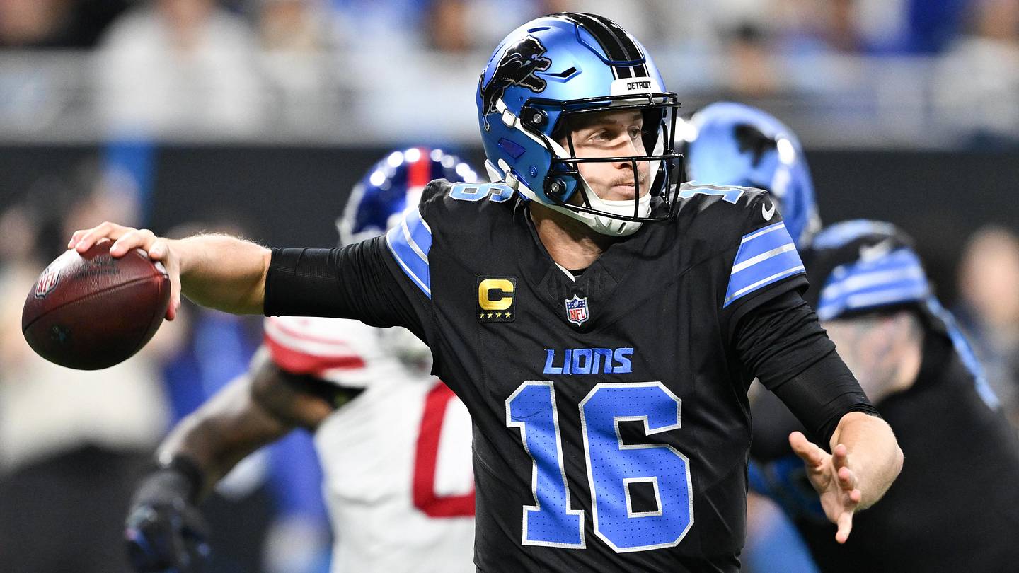 Fantasy Football Week 14 Start ‘Em, Sit ‘Em: Jared Goff vs. Joe Burrow