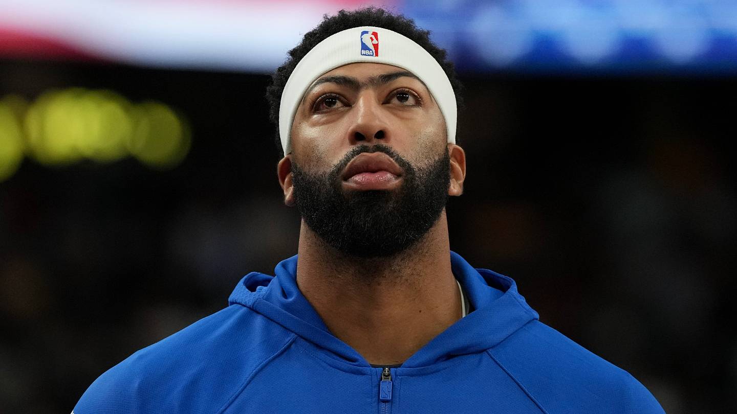 Mavericks are playing with fire over Anthony Davis, and it's getting ...