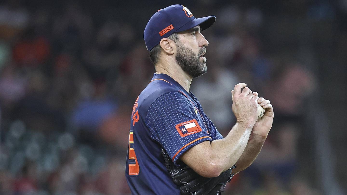 Houston Astros Had Conversation With Agent of Their Free Agent Star Pitcher