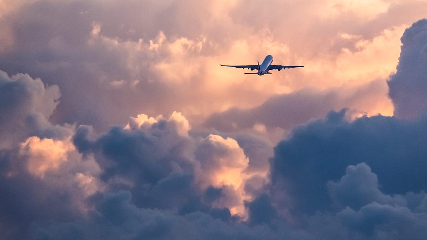 The 10 Most Turbulent Flight Paths in the World
