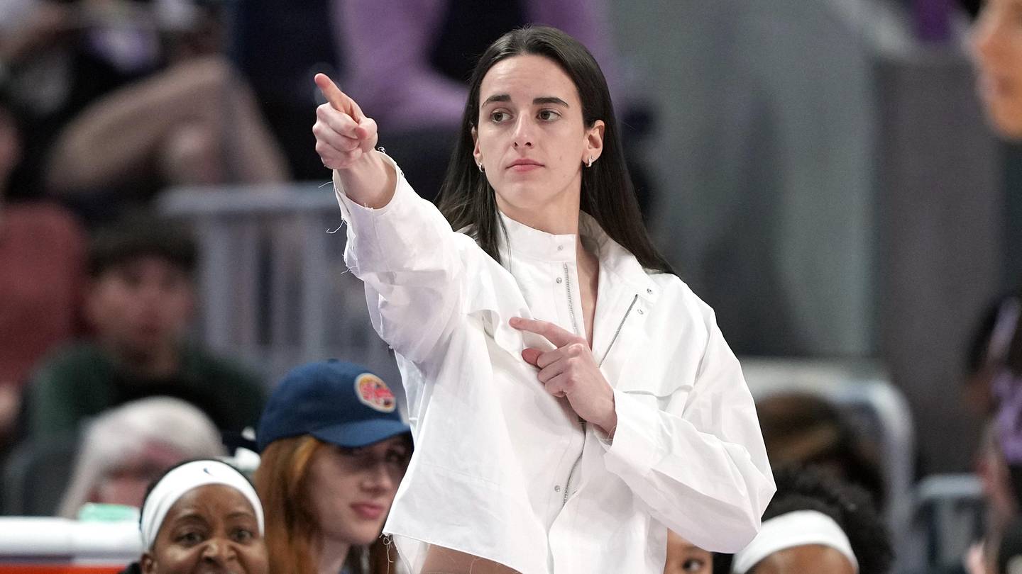 Caitlin Clark Trolls Chicago Sky Turnover With Emphatic Bench Gesture
