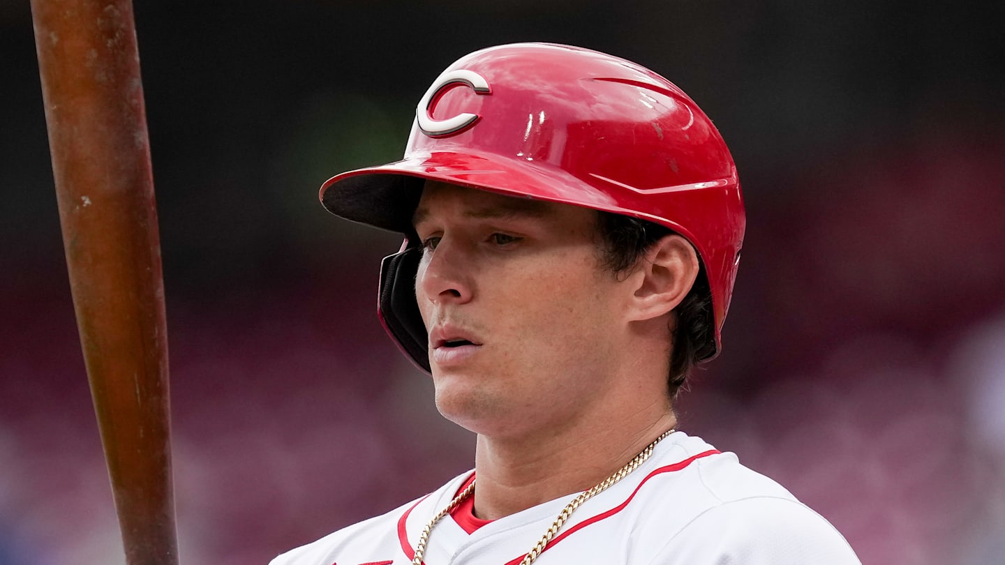Reds prospect suffers graphic injury on diving catch attempt just days ...
