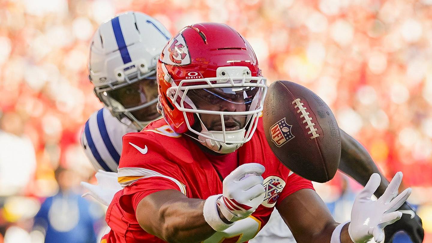 JuJu Smith-Schuster sends clear message while waiting on NFL future