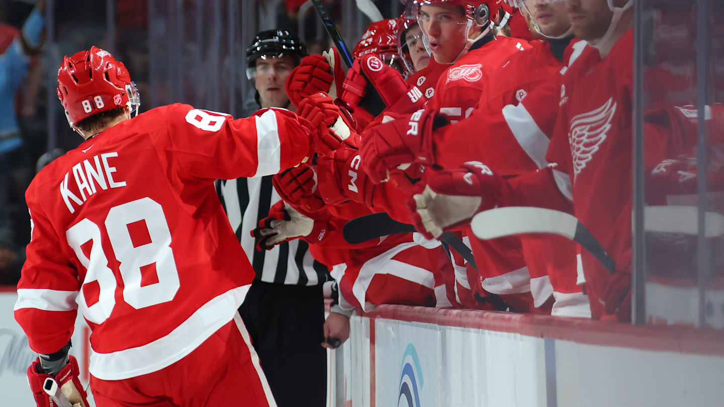 Patrick Kane hurt as Red Wings contend with mounting injuries