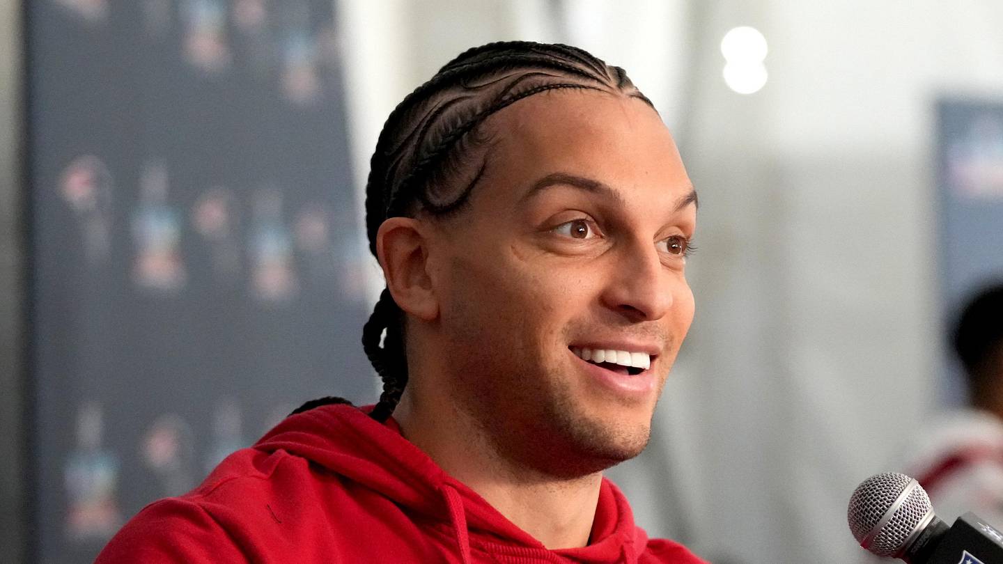 Patriots WR Has Shocking Entrance For Super Bowl LX