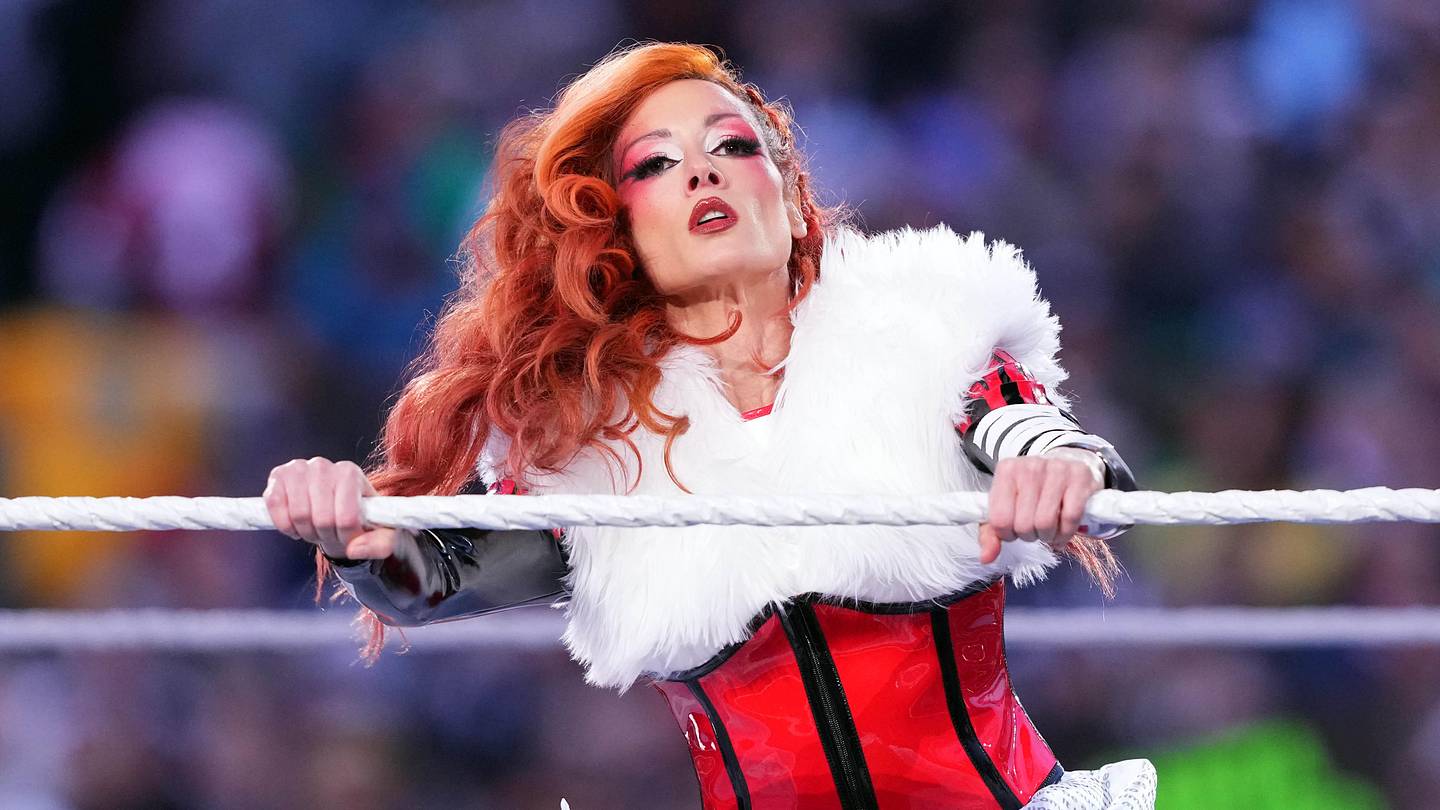 Former Oregon Duck Acrobat Sol Ruca’s WWE Rise Is Hard To Ignore