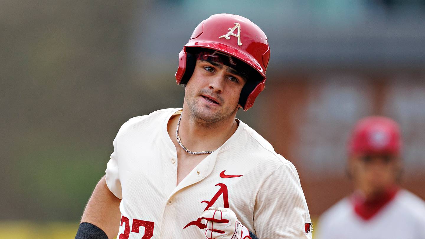 Arkansas baseball eyes top-8 seed after securing Tennessee series